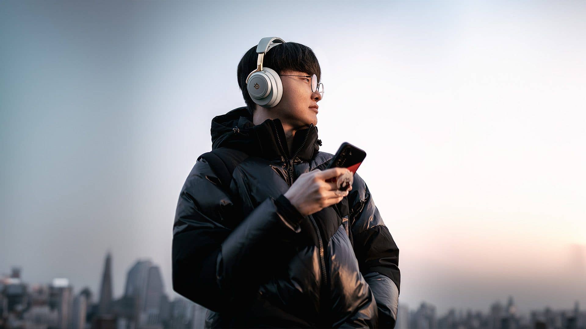 Weltneuheit versprochen: Kann das SteelSeries Arctis Nova Elite ...